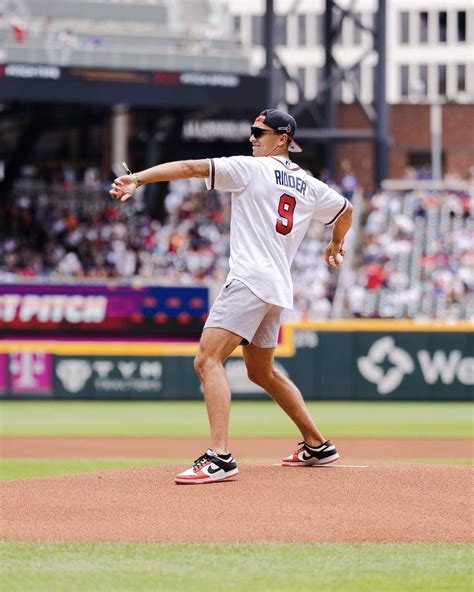Atlanta Falcons On Twitter Throw Out The First Pitch At A Braves Game