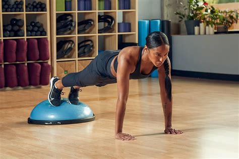 10 exercices avec un ballon d équilibre Bosu pour améliorer votre