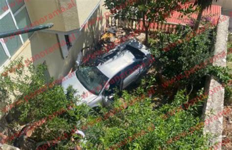 Aksident në Sarandë Makina humb kontrollin nga shpejtësia dhe