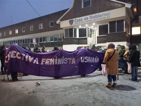 Colectivas Feministas De Tierra Del Fuego Salieron A Las Calles Ante