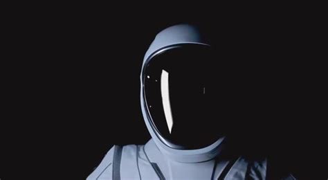 SpaceX представили скафандр для выхода в открытый космос ПОЛИТИКУС