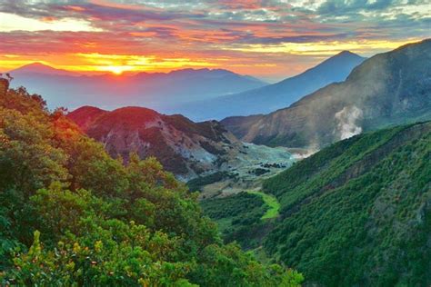 Deretan Rekomendasi Gunung Di Jawa Barat Yang Jadi Favorit Pendaki