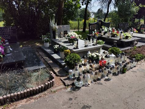 Grób syna Sylwii Peretti po pogrzebie Zdjęcia