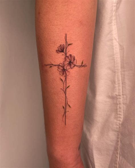 Cross Tattoos To Showcase Your Spiritual Side Tattoos Cross