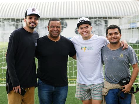Instituto Projeto Neymar Jr Recebe A Visita De Whindersson Nunes