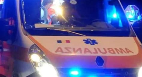 Incidente Si Schianta Con La Moto Contro Un Albero Enne Muore A