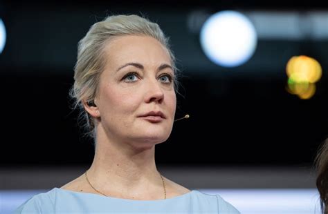 Russia Issues Arrest Warrant For Alexei Navalnys Widow Yulia Navalnaya
