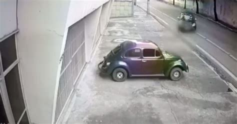 V Deo Flagra Momento Em Que Motorista Atropela Homem Que O Assaltou E