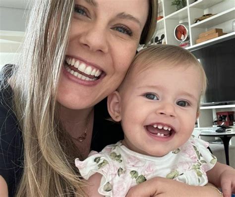 Filha de Tiago Leifert faz um ano e ganha homenagem da mãe Daiana