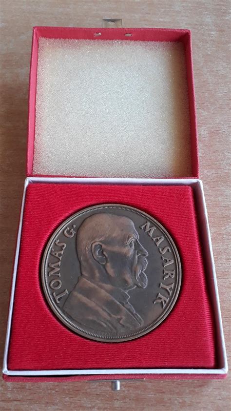 2x Medaile T G Masaryk 1935 50mm A Masaryk 1990 60mm Etue Aukro