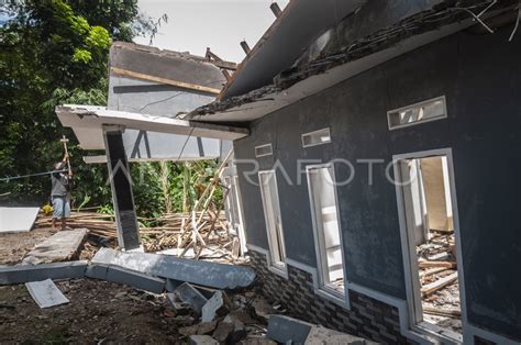 BENCANA PERGERAKAN TANAH DI LEBAK ANTARA Foto