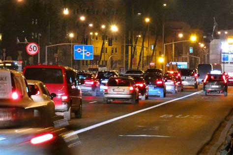 Korki w Warszawie większe niż zwykle Lepiej uzbroić się w cierpliwość