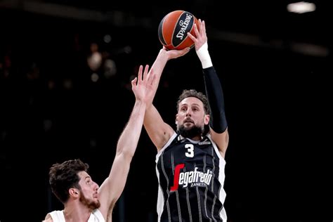 Basket La Virtus Bologna Fa Visita All Anadolu Efes Con L Obiettivo Di