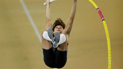 Duplantis bate su propio récord mundial de pértiga con 6 18 metros