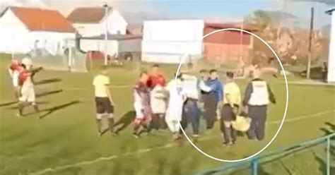 Skandal U Srbiji Navija U Ao Sa Satarom U Teren Nastala Op Ta