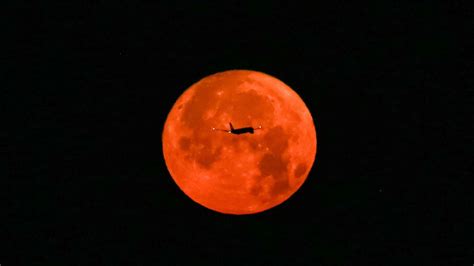 Watch The St Supermoon Of Rise In This Free Livestream July Space