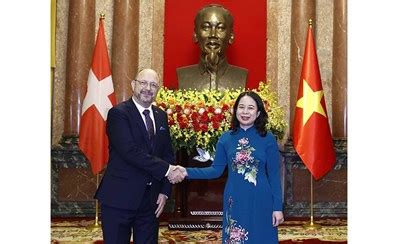 Acting State President Vo Thi Anh Xuan Receives Ambassadors Presenting