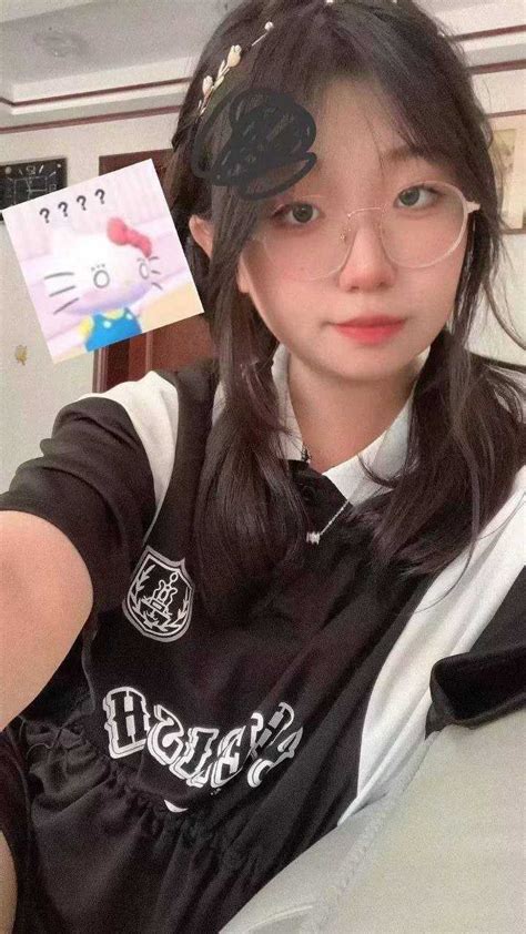 MP4 683M 表妹的手机相册回收站发现好多没删干净的自拍照 还有洗澡自慰学母狗撒尿 简直不敢相信 网红主播91大神的激情福利 仙女宫