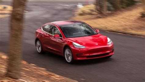 特斯拉MODEL 3高性能版凭什么和宝马M3比 新浪汽车