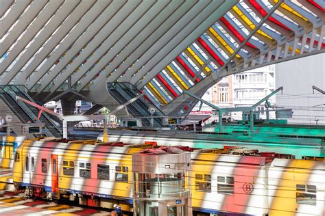 On a testé pour vous lOeuvre de Daniel Buren à la gare de Liège
