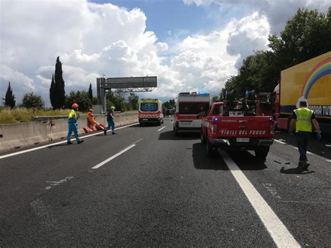 Terni Incidente Sulla A Fra Chiusi E Fabro Un Morto E Tre Feriti