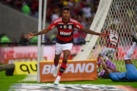 P Nalti Pol Mico Flamengo Vira Sobre O Athletico Pr E Abre