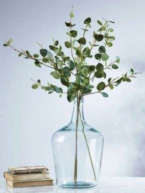 Bouteilles en verre transparentes idées faciles de déco de fleurs