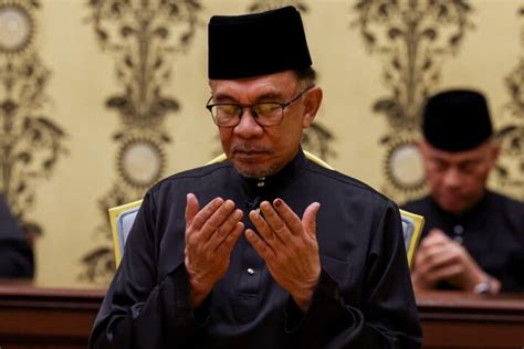 Anwar Ibrahim Sworn In As Th Prime Minister Of Malaysia