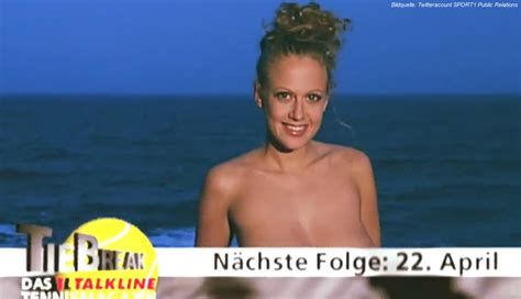 Barbara Schöneberger oben ohne in Sport1 Jubiläumsclip