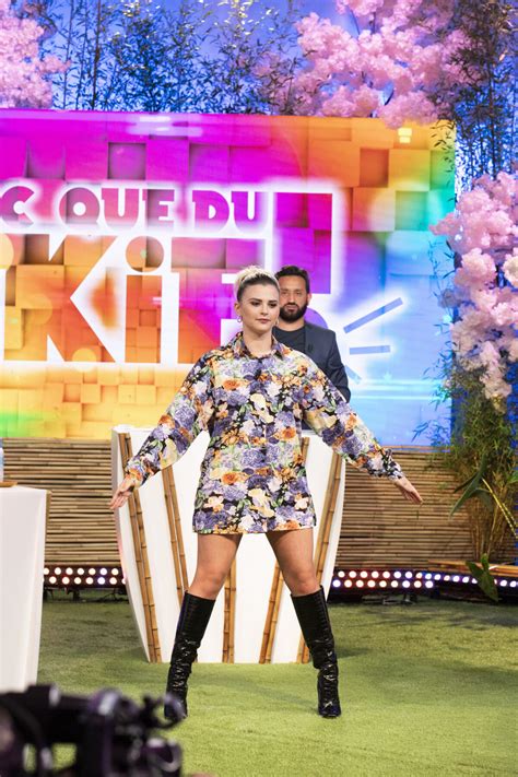 Photo Exclusif Kelly Vedovelli courtement vêtue et Cyril Hanouna