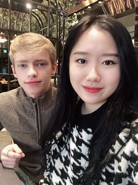 My Long Distance Girlfriend F19 From South Korea And I M20 From Usa Met For The First Time