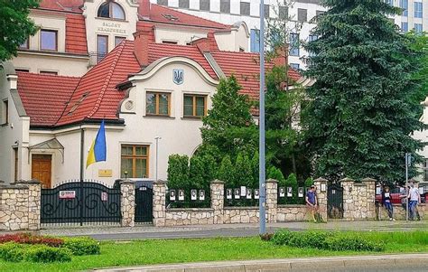 62 latek podpalił się pod konsulatem Ukrainy Prokuratura Narażenie