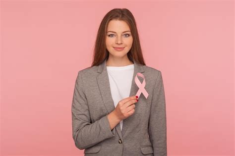 Salud femenina seguro médico retrato de una atractiva mujer de
