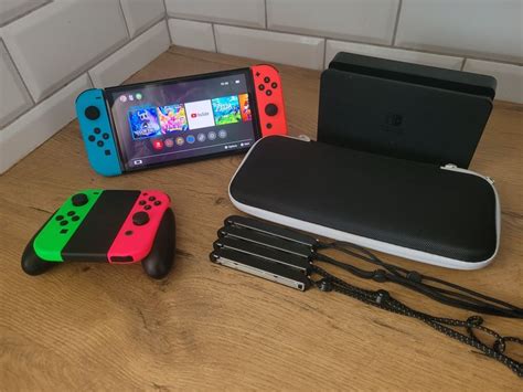 Nintendo Switch OLED 2 Dodatkowe Joy Cony I Etui Stan Idealny