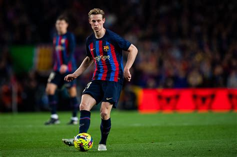 Frenkie De Jong Has A Hamstring Injury In His Right Thigh