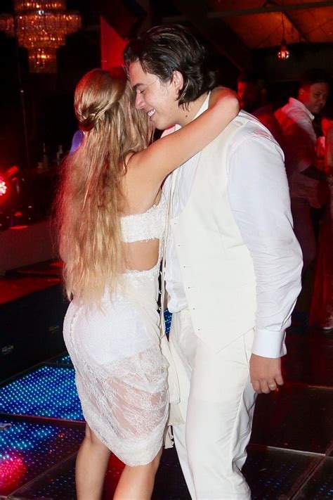 Emocionados Whindersson e Luísa Sonza se casam em cerimônia