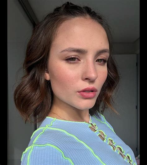 Foto Larissa Manoela Vinha Sendo Orientada A Falar Sobre O Assunto