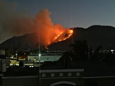 VIDEO Y FOTOGRAFÍAS Gran incendio devora el cerro de San Juan