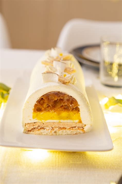 Bûche de Noël exotique Ananas mangue passion noix de coco
