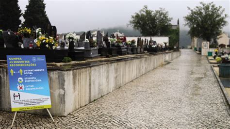 Cemitérios abertos restrições e sem as tradicionais romagens
