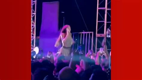 Pabllo Vittar Cai De Palco Durante Show Em Manaus Veja V Deo