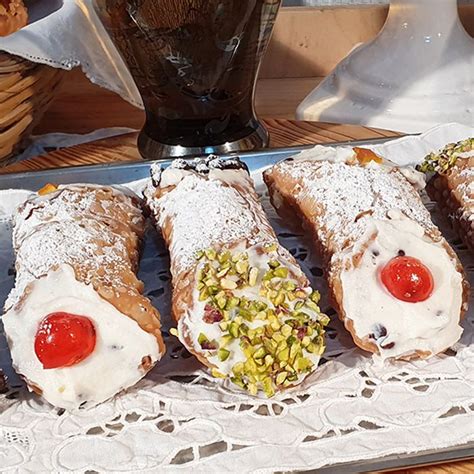 Come Preparare A Casa Dei Golosissimi Cannoli Siciliani La Ricetta