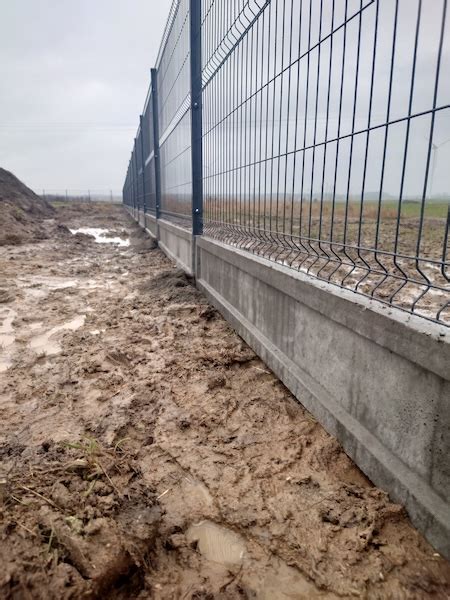 Podmurówka betonowa pod ogrodzenie panelowe panele ogrodzeniowe