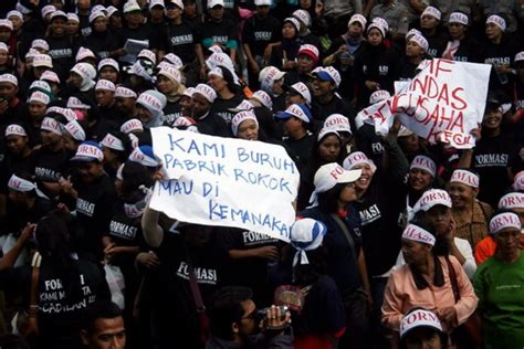 Ribuan Buruh Rokok Tuntut Kenaikan THR ANTARA News