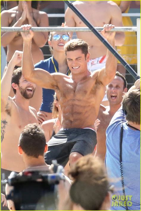 Photo Zac Efron Reveals The Sexiest Thing About Dwayne Johnson