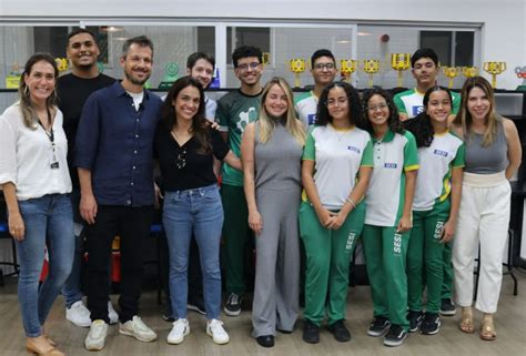 Diretor geral do Grupo Guararapes conhece a SESI Escola de São Gonçalo