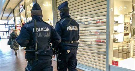 Mandaty Za Brak Maseczek Policja W Sklepach Biznes W INTERIA PL