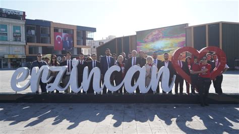 PROF DR ÜMİT ÖZDAĞ CUMHURİYETİMİZİN 100 YILINI ERZİNCANDA KUTLADI