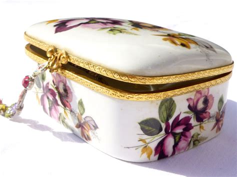 Ancienne boîte à bijoux en porcelaine de Limoges France 1960