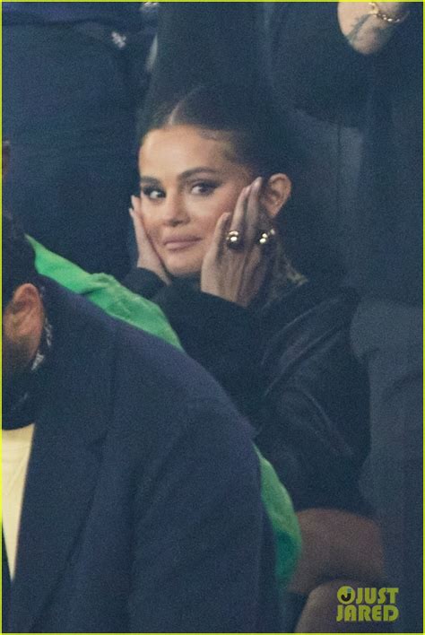 Photo Selena Gomez Soccer Game Corset Top Pics Brooklyn Beckham Nicola